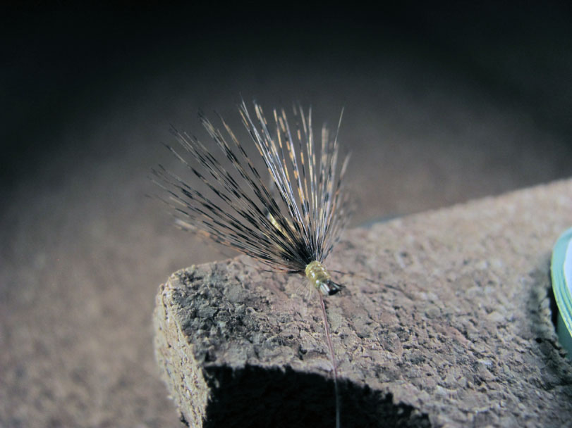 Mosca leonesa ahogada oro viejo pardo – Pesca con mosca de León